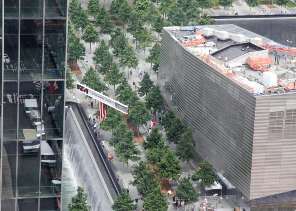 Final Steel Beam Tops 4 World Trade Center | National September 11 ...